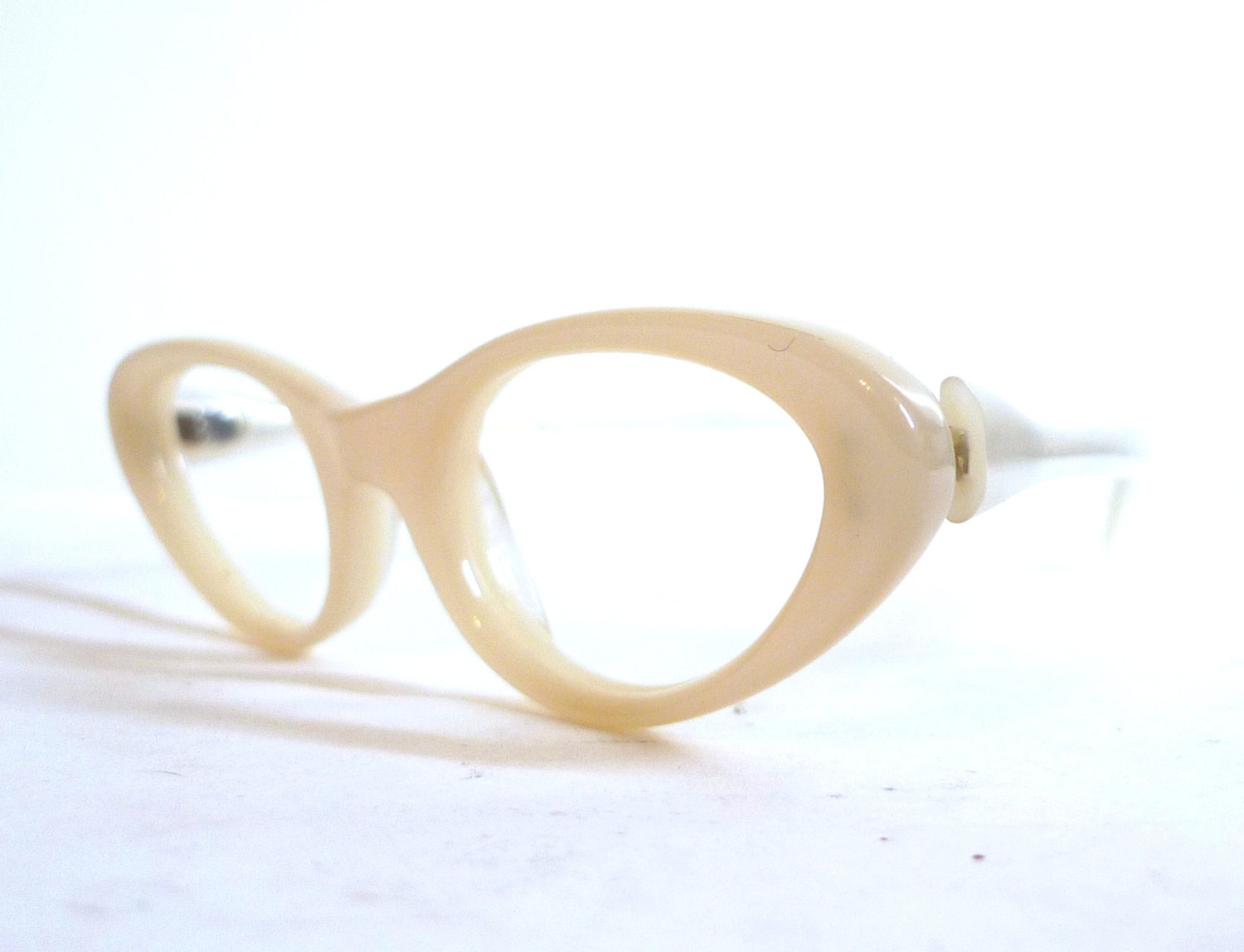 White Frame Cat Eye Sunglasses