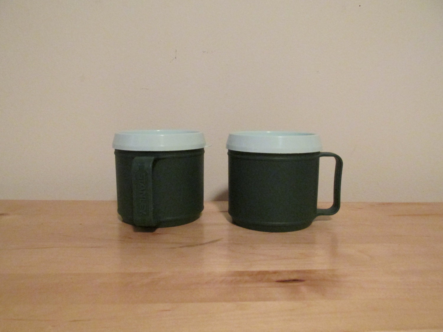 Set of 2 Stanley/Aladdin Plastic Coffee Mugs 12 by theretroredhead