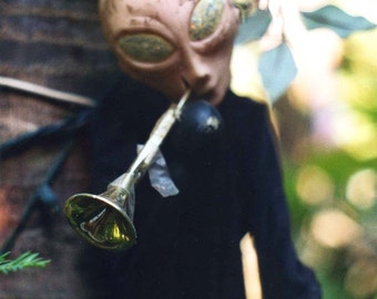 Alien puppet from Supermarologan youtube sml movie.