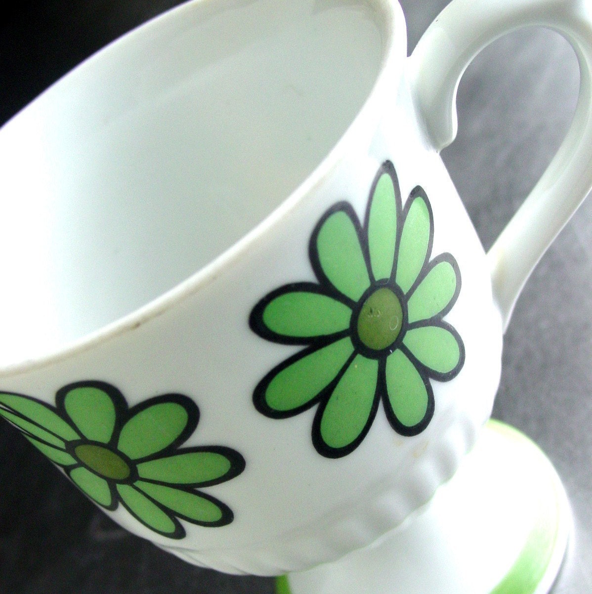 Daisy Cup Retro Footed from Japan – Haute Juice