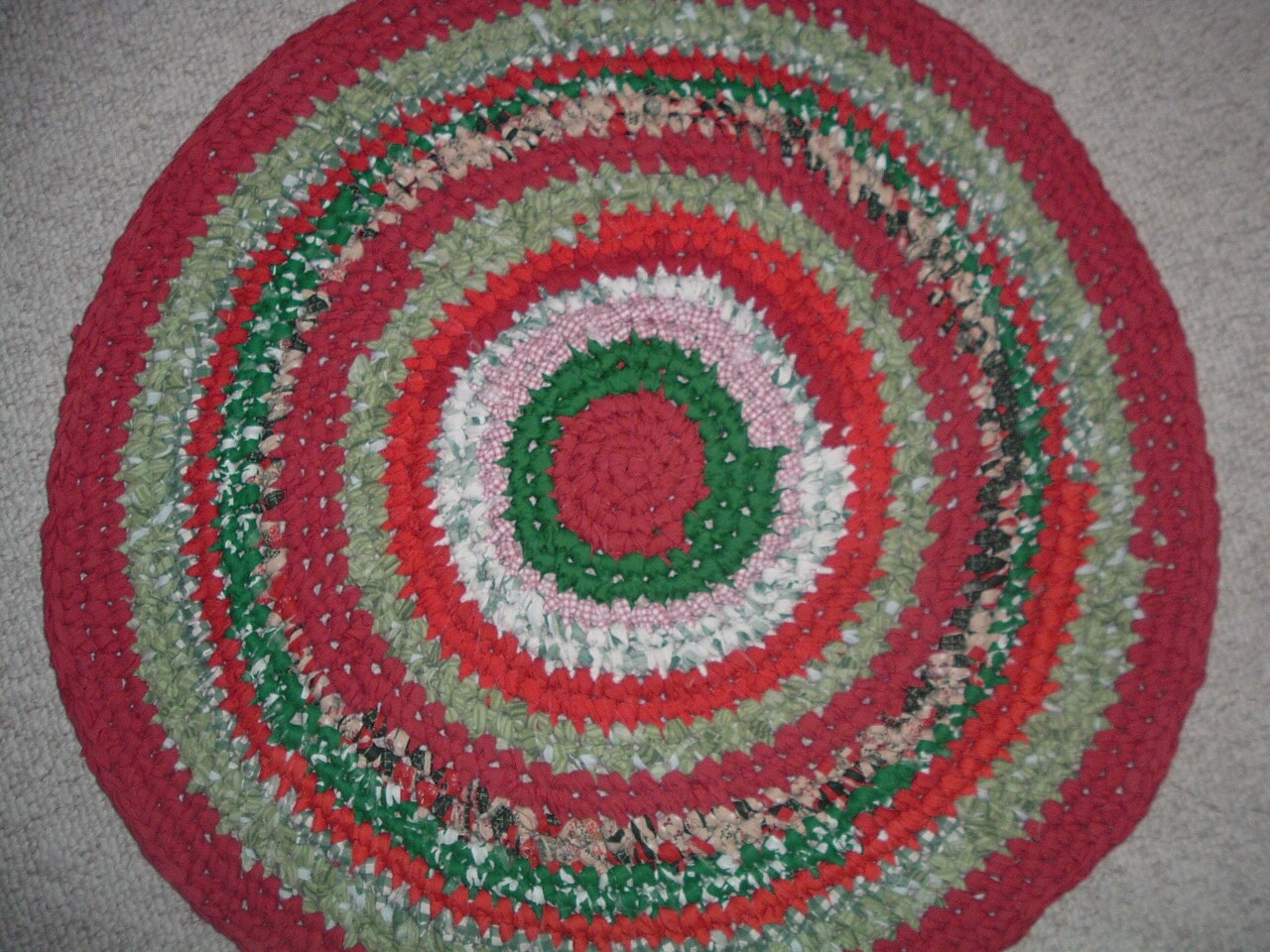 Christmas Rag Rug 29 1/2 Crocheted Round Red and Green Christmas Rag Rug 29 1/2 Crocheted Round Red and Green