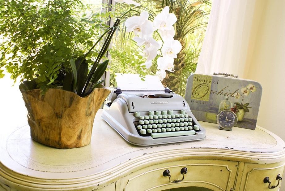 CURSIVE Font 1950s Hermes 3000 Script Typewriter