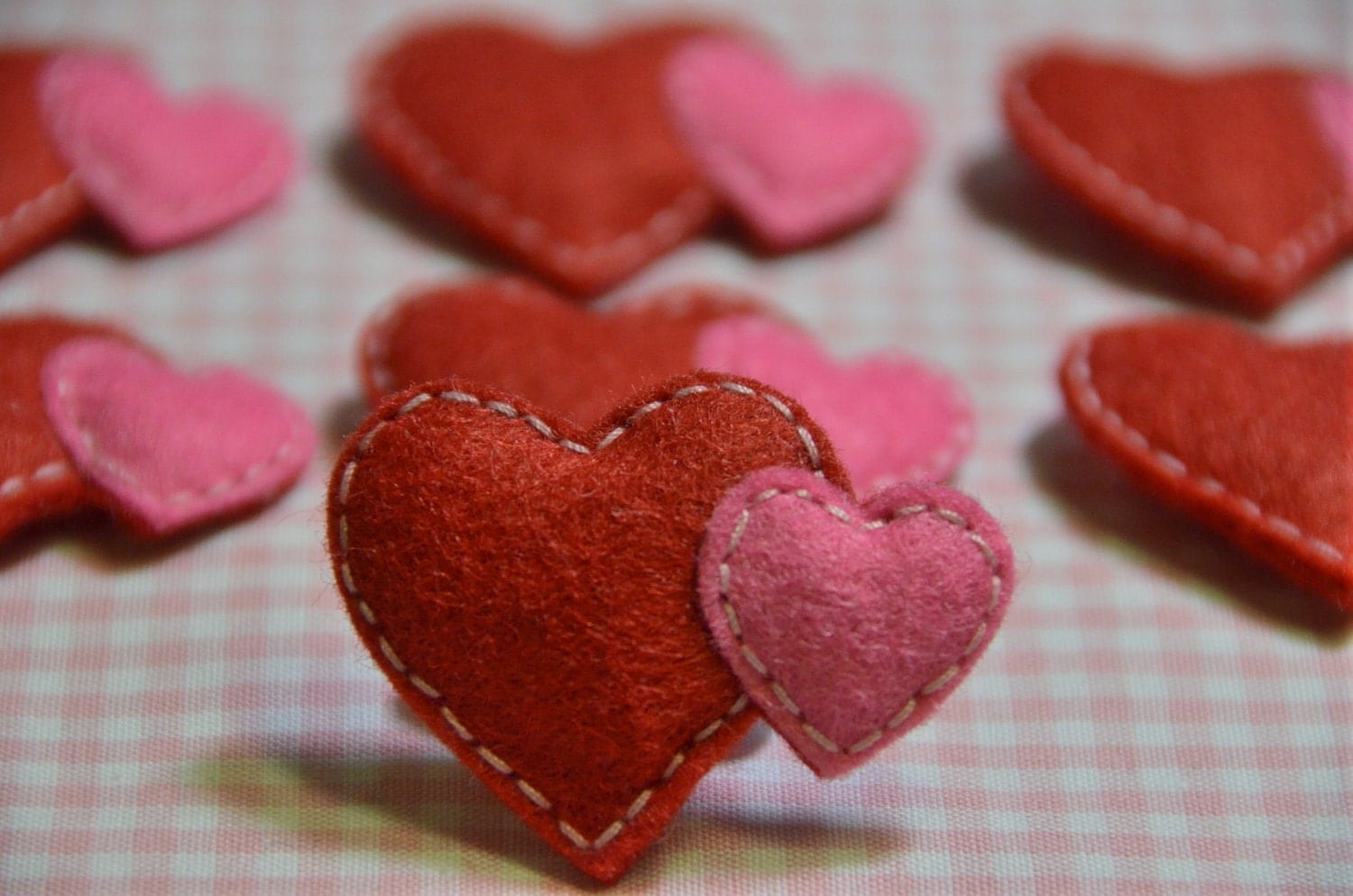 Set of 6pcs handmade felt puffy heartsdevil red/dark