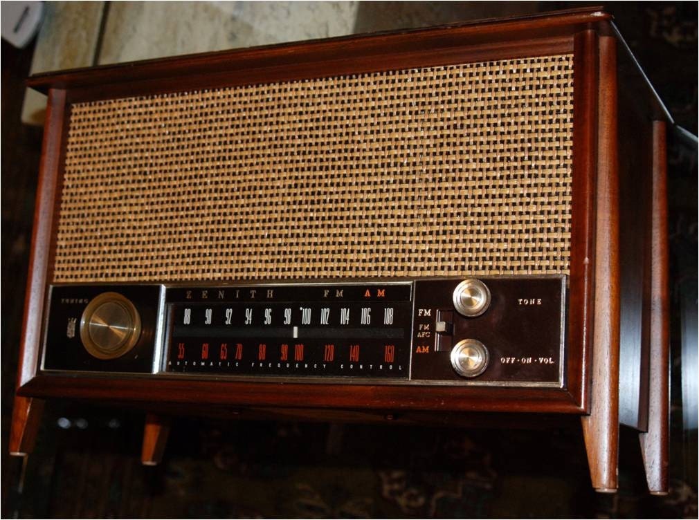 1950's Super Clean Zenith K731 Radio AM/FM receiver
