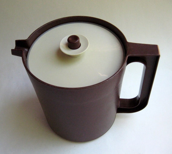 brown tupperware pitcher