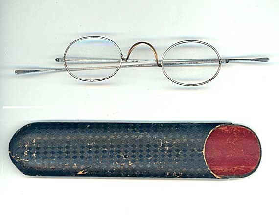Pair Of Victorian 1890s Vintage Wire Rim Eyeglasses In