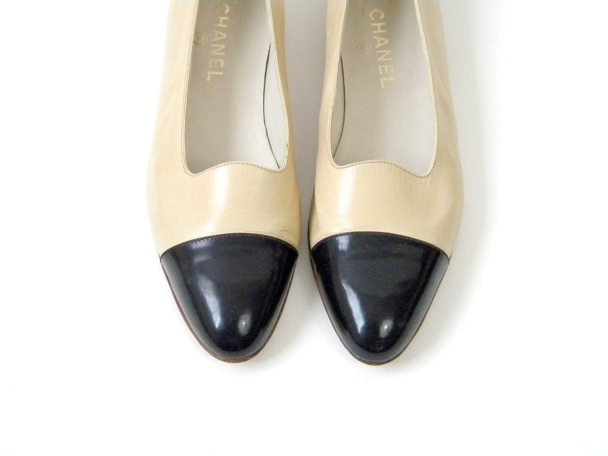Vintage Chanel Two Tone Flat Shoes Vintage Chanel Two Tone Flat Shoes