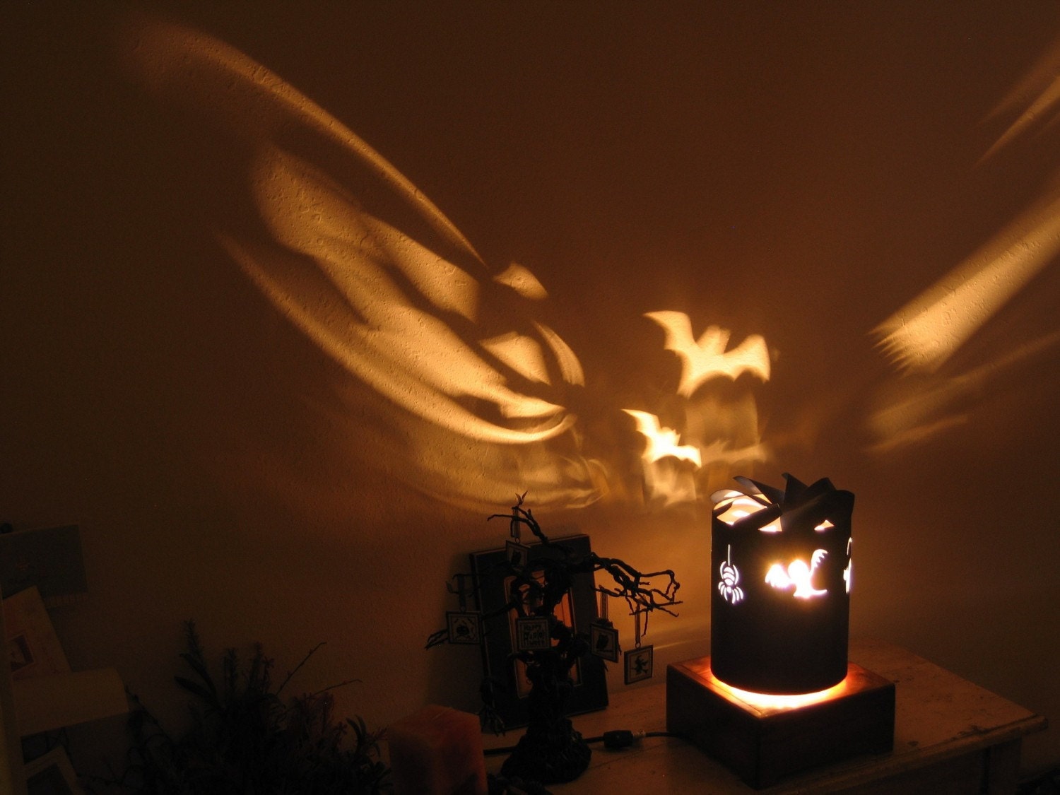 Spinning Lamp Shade Halloween
