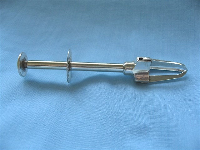 VINTAGE OLIVE PICKER