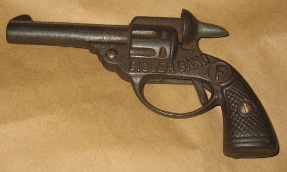 Antique Cast Iron Bigger Bang Toy Western Pistol Cap Gun