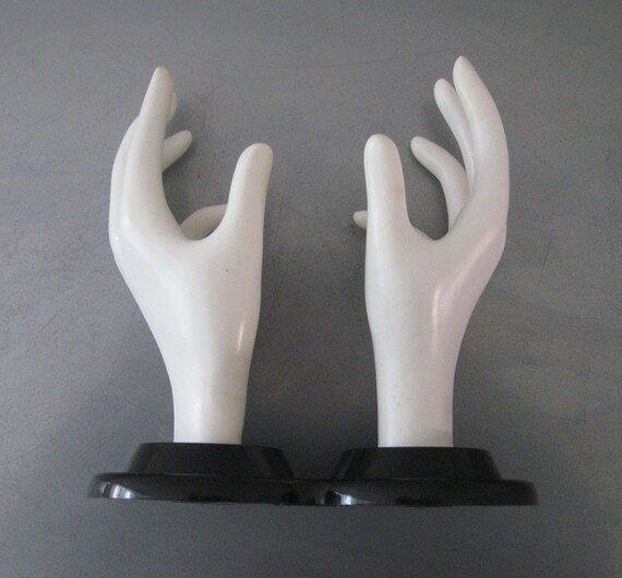 vintage HAND DISPLAY in black and white plastic