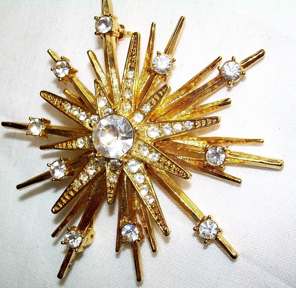 STAR Brooch. Vintage AVON. Nina Ricci . Star Burst Brooch