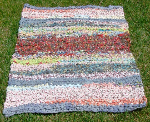 Old Fashioned Farm House Rag Rug by fromlosttofound on Etsy
