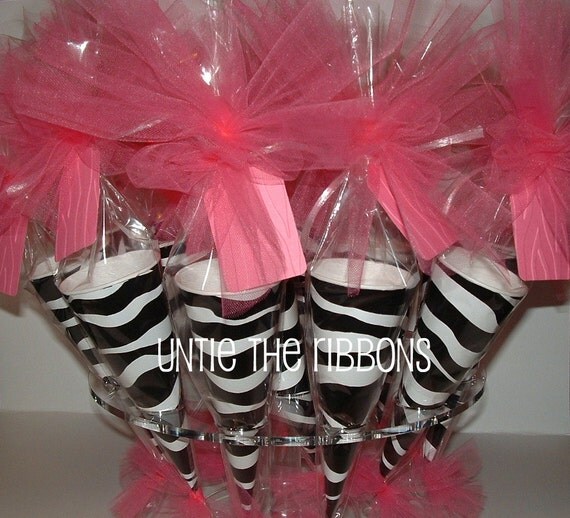 Items similar to Zebra Paper Cones (16 count) on Etsy