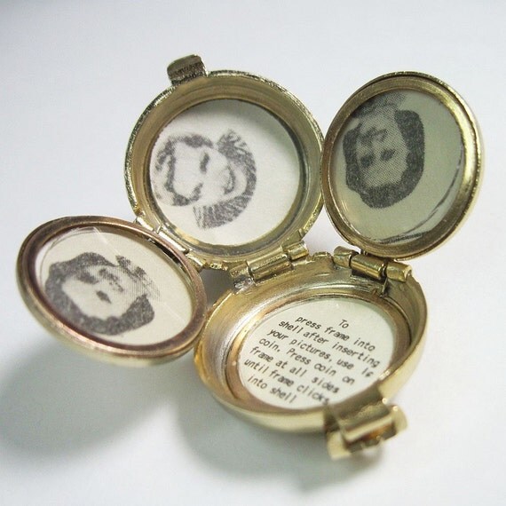 1940s Vintage 4 Photo Locket Coro Cameo Family Photo Album