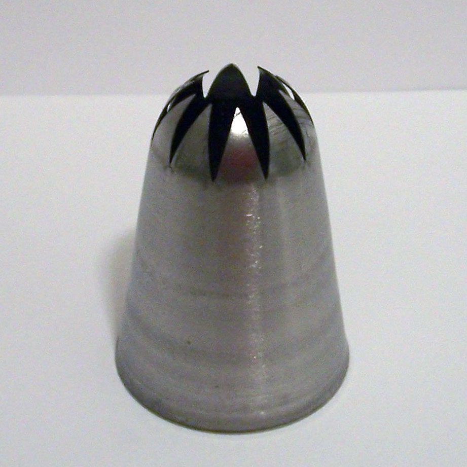 Super Large Closed Star Pastry Tip For Cupcake Decorating