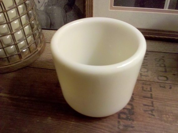 NAVY WW2 HANDLELESS WATCH MUG