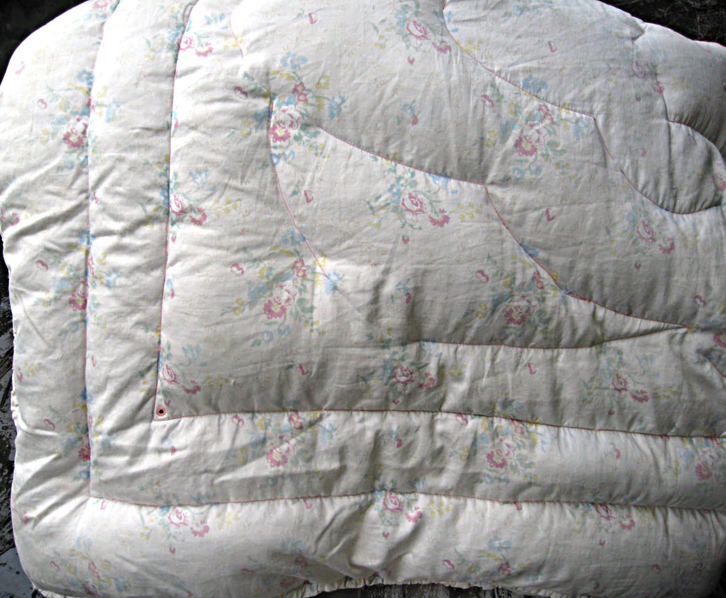 Vintage eiderdown/comforter soft florals on cream background