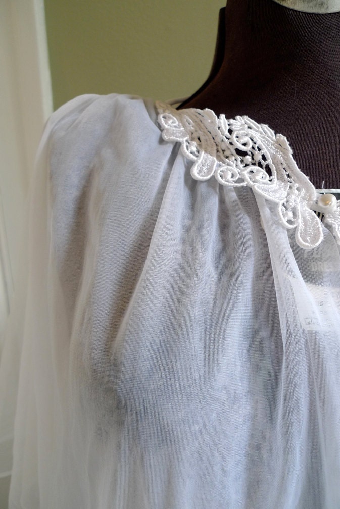 White Vintage Peignoir Bridal Angelic Negligee Night Gown – Burluxe®
