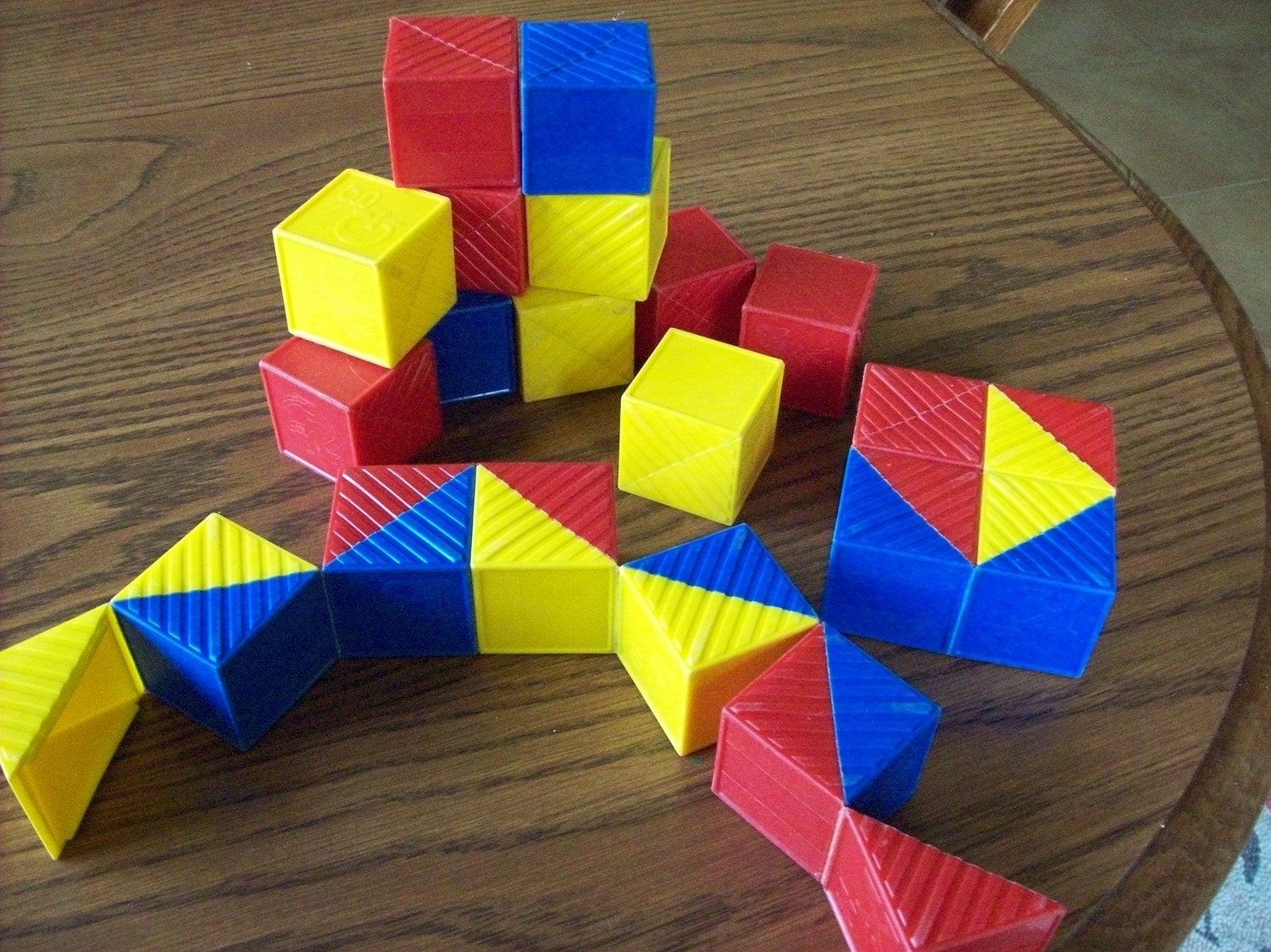 VINTAGE TUPPERWARE TOY CONNECTING BLOCKS VINTAGE TUPPERWARE TOY CONNECTING BLOCKS