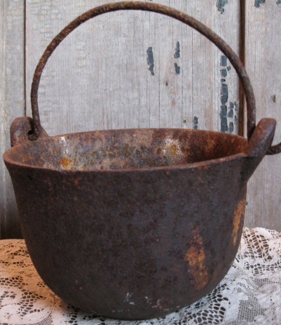 Rusty Mini Cauldron