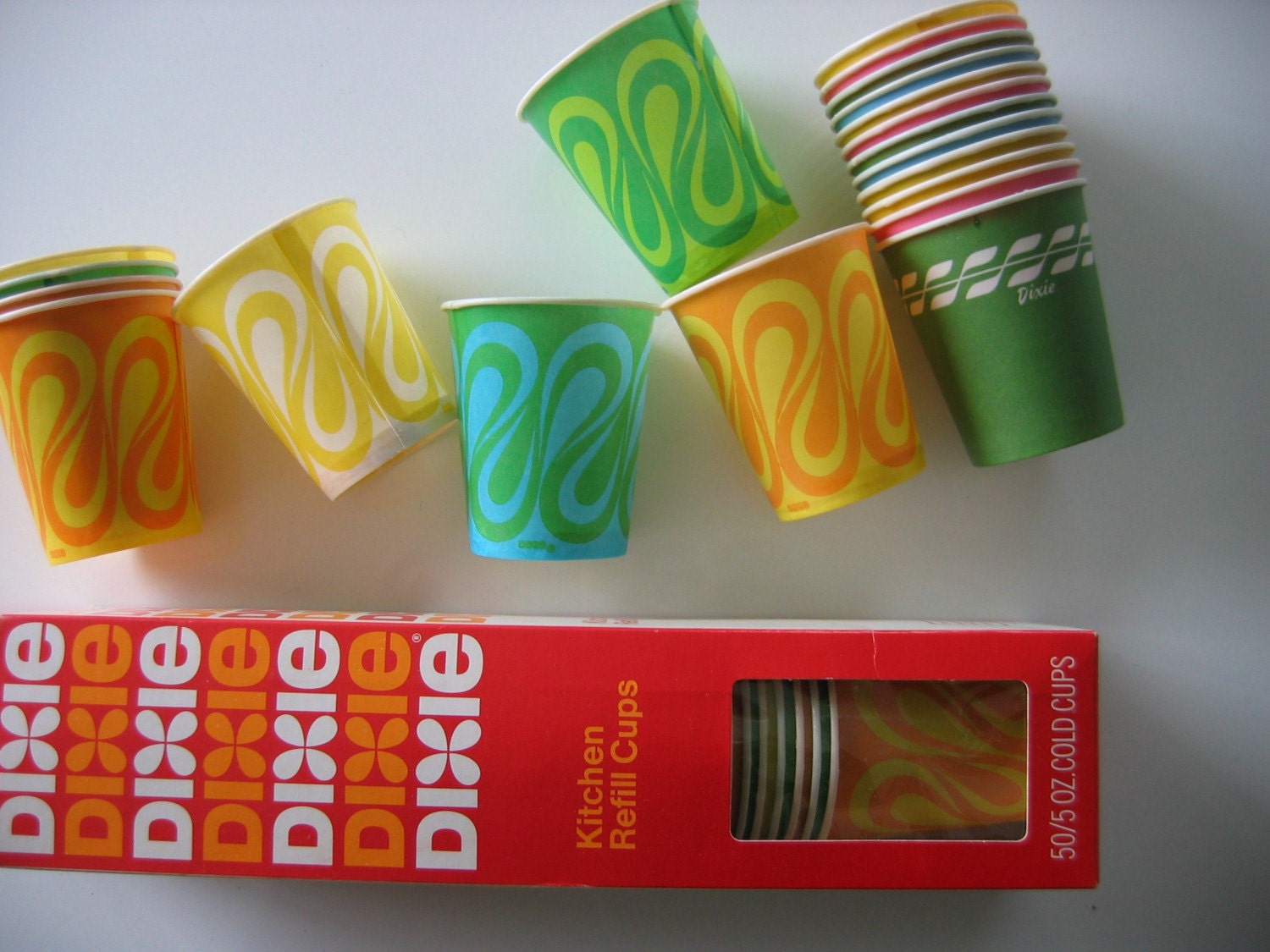 1970's Groovy DIXIE cups. Psychedelic Mid century