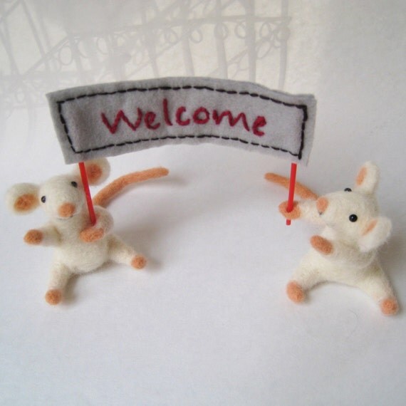 Items similar to Mouse message, needle felted animals fiber sculpture ...
