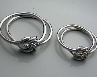 Subtle Wavy Rings in Twisted and Plain. Available in Copper