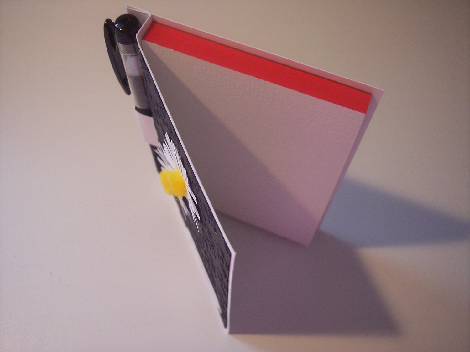 Daisy Magnetic Note Holder with 3x5 pad and Gel Pen by schu0808