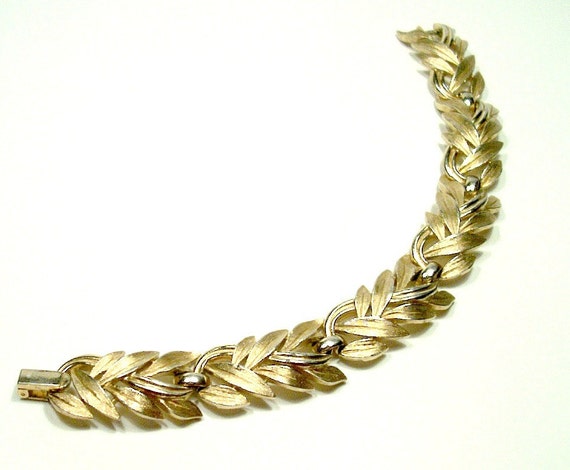 1950's Vintage Crown Trifari Gold Leaf Bracelet Signed 1 1950's Vintage Crown Trifari Gold Leaf Bracelet Signed 1