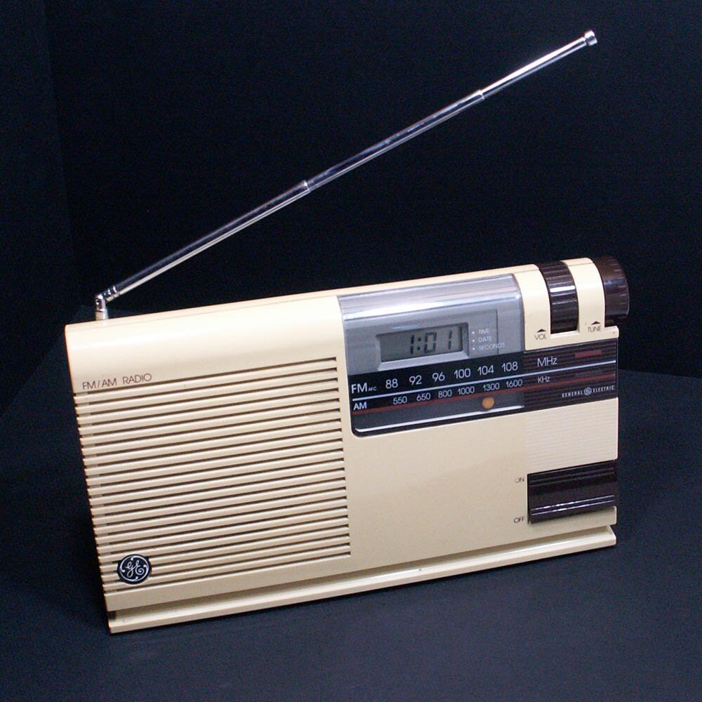 Retro GE Kitchen Companion Radio