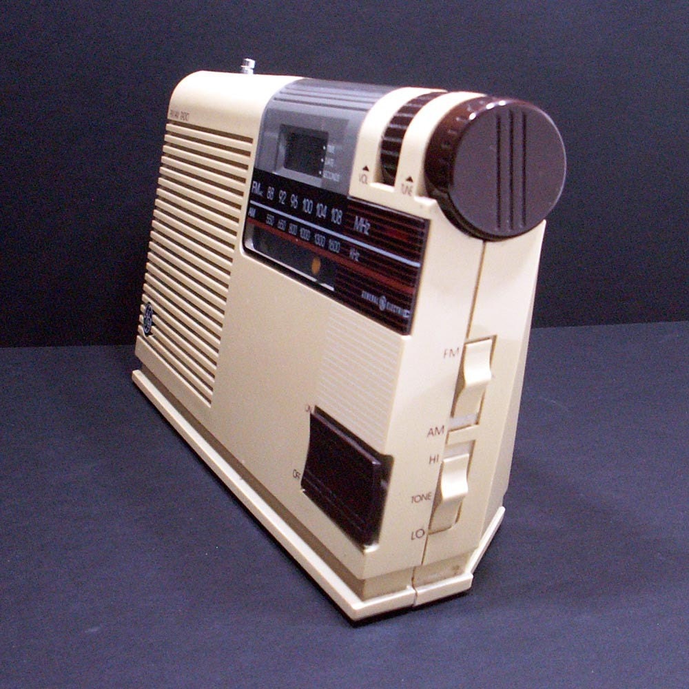 Retro GE Kitchen Companion Radio