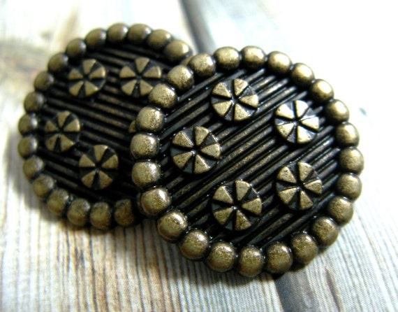 Metal Buttons Floret Wreath Metal Buttons Antique by Lyanwood