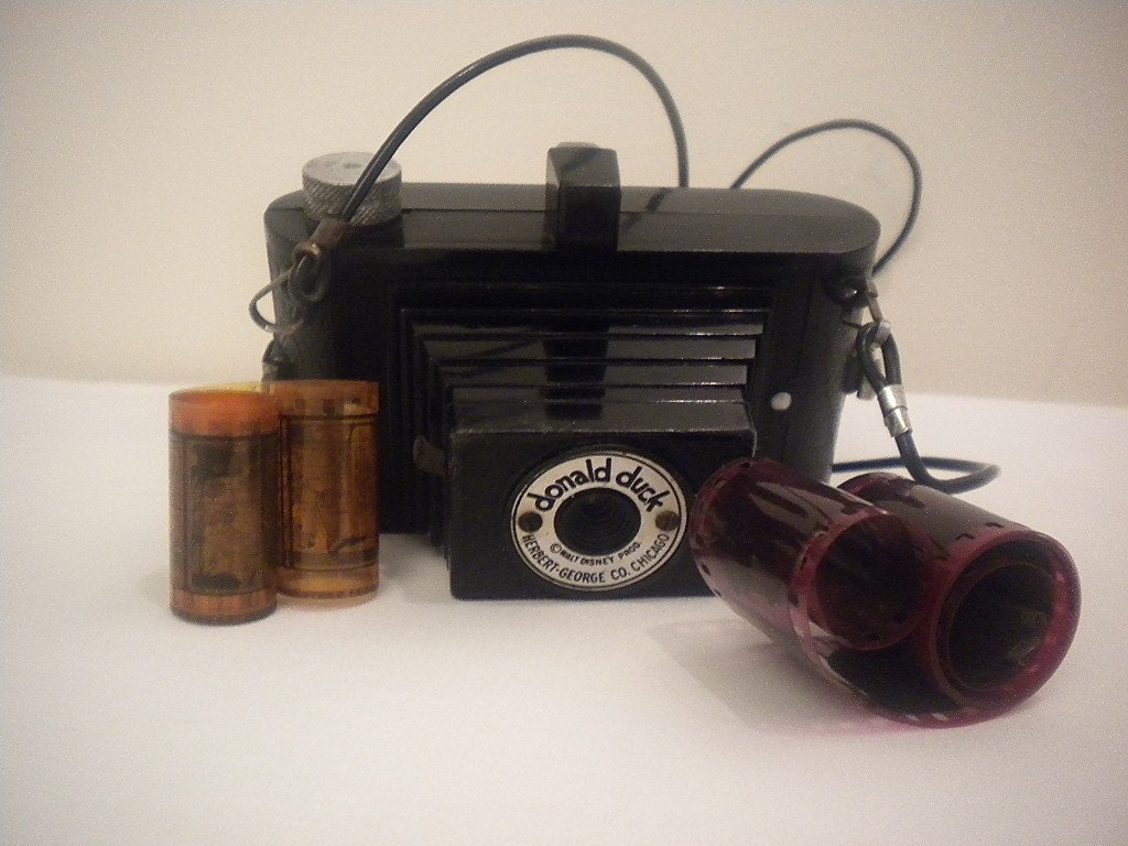 Vintage Donald Duck Toy Camera Fun Collectible