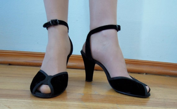 Vintage 1940s Peep Toe Ankle Strap Heels Classic Pin Up
