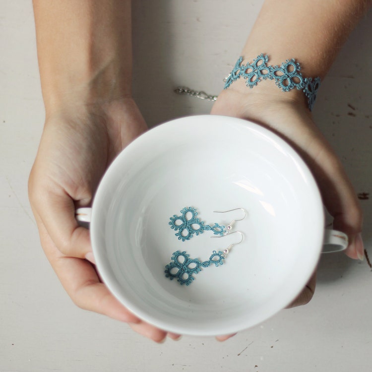 Handmade tatted jewelry set: bracelet and earrings in by smaks