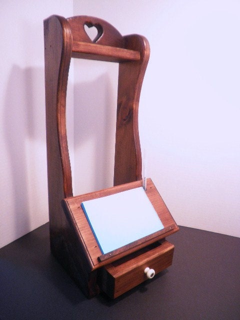 Wooden Hanging Note Stand – Haute Juice