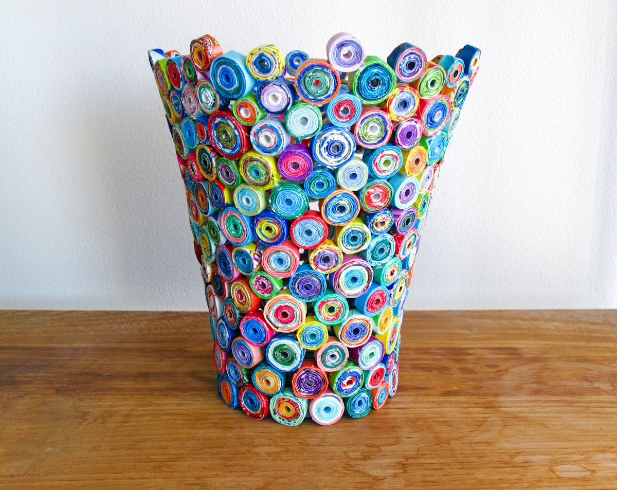 Recycled Magazine Vase: colorful vase upcycled from magazines