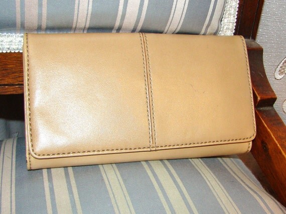 Danier Wallets For Women | IUCN Water