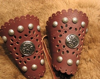 Leather Clamshell Gauntlets