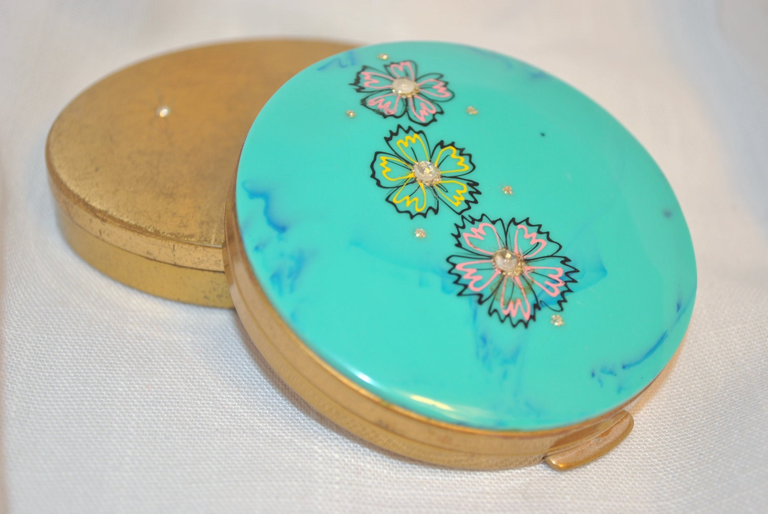 Two Vintage Powder Compacts – Mid Century, 1950s, Bakelite – Haute Juice