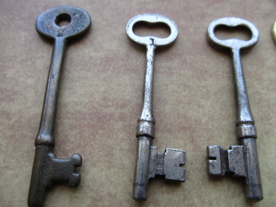 2 Antique Keys