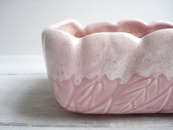 Vintage Pink Ceramic Leaf Planter by UpHome on Etsy Vintage Pink Ceramic Leaf Planter by UpHome on Etsy