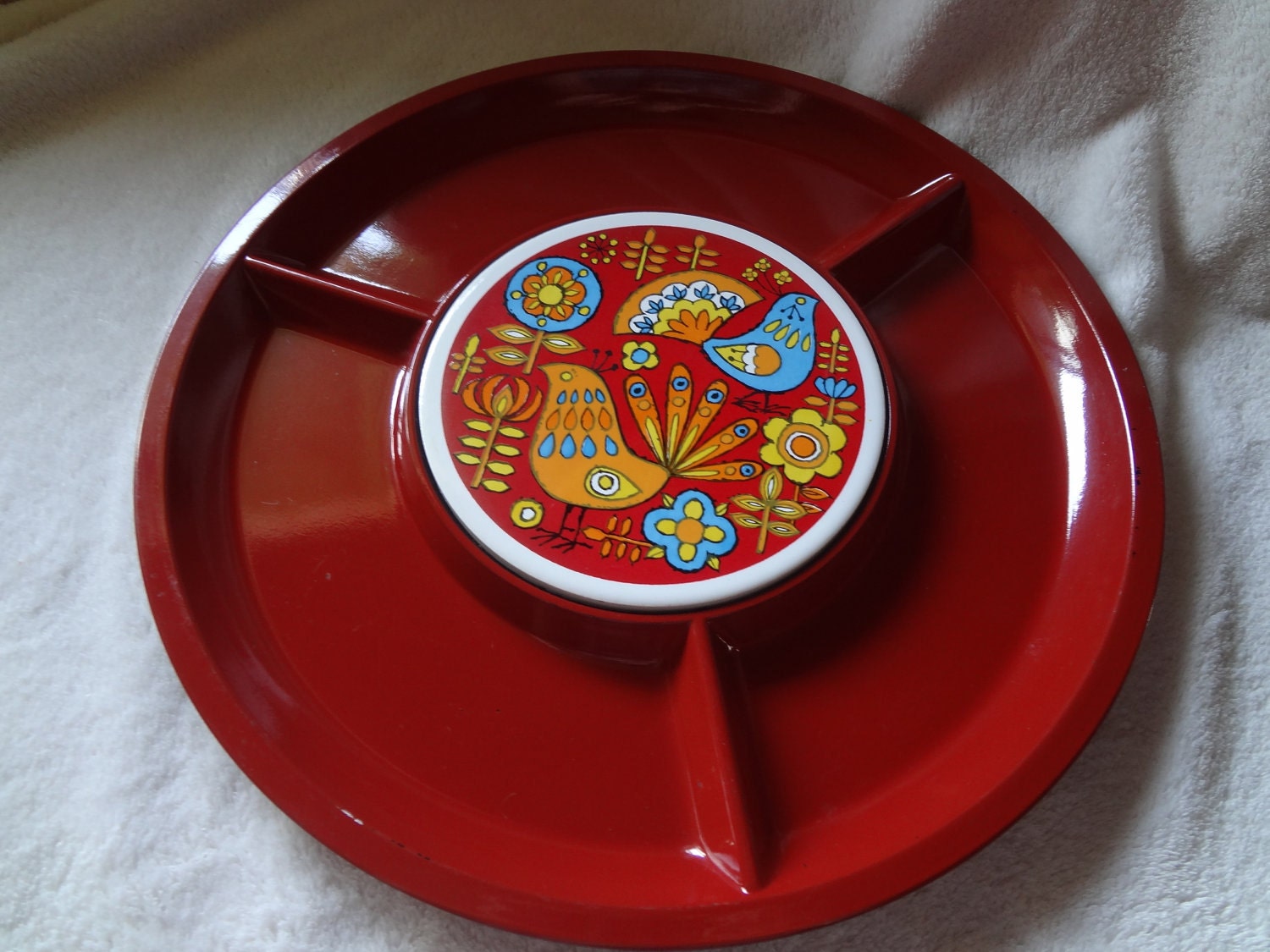 Vintage Red Divided Serving Tray with Ceramic Bird Tile – Haute Juice