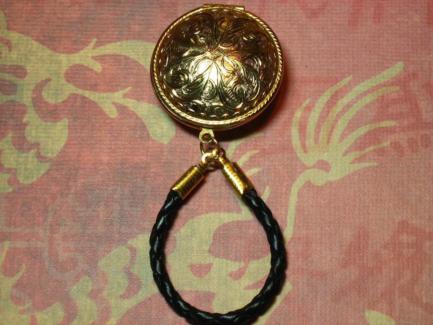 Eyeglasssunglass Holder Magnetic Brooch Style