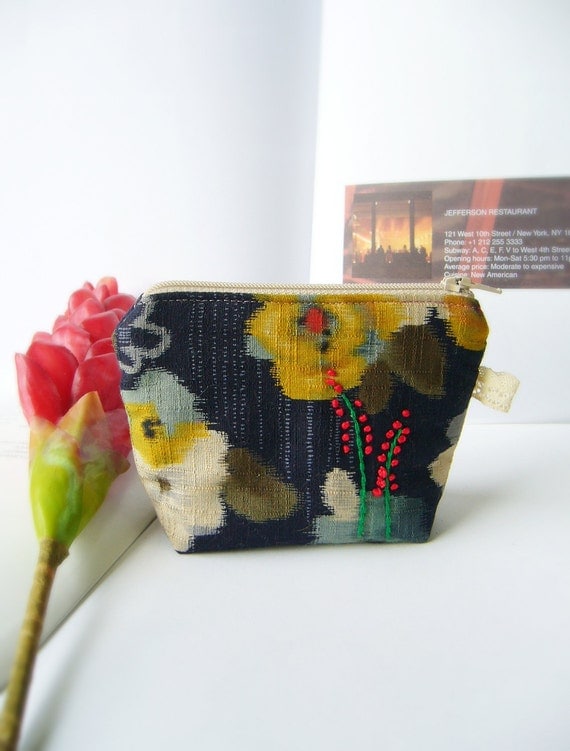 Embroidery purse / small zipper pouch / Coin purse / Hand