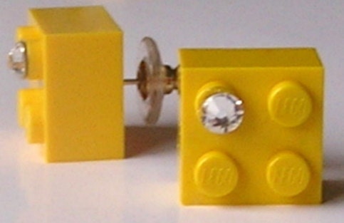 Yellow LEGO R brick 2x2 with a Diamond color by MademoiselleAlma
