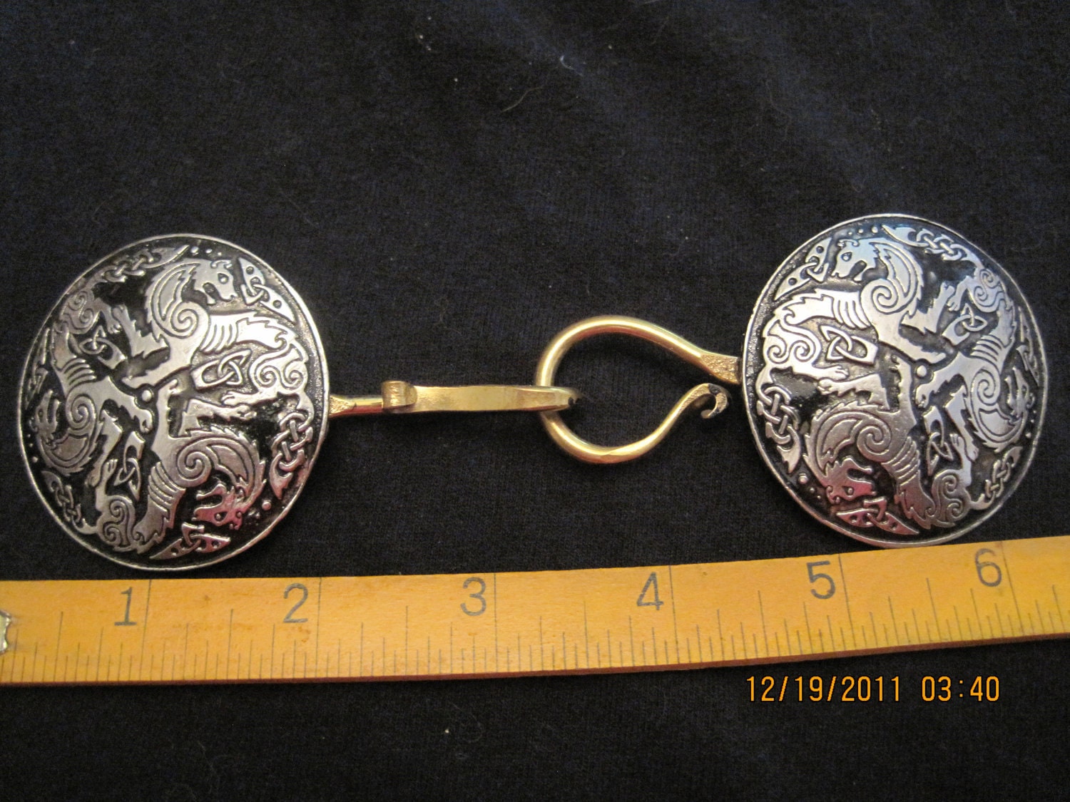 Large Pewter Celtic Wolves Cloak Clasp Pin