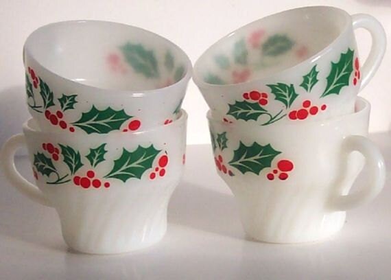 Items similar to Set 4 Cups Termocrisa White Milk Glass Holly Berry ...