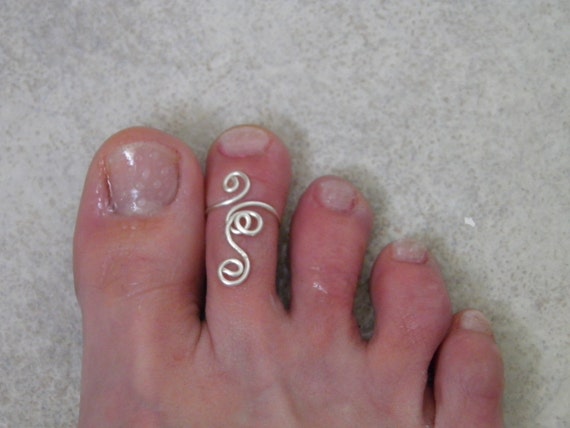Toe ring... whimsical silver wire wrapped toe